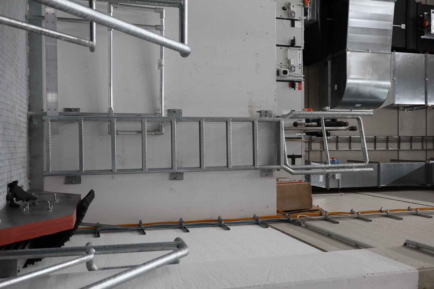 Vibration test bench with climatic testing | ENSYTEC GmbH